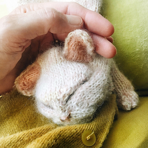 Ravelry: Kitten pattern by Claire Garland