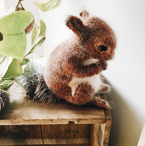 Ravelry: Red Squirrel pattern by Claire Garland