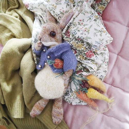 Ravelry: Rabbit and carrots pattern by Claire Garland