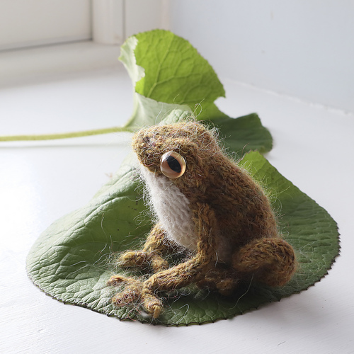 Ravelry: Frog pattern by Claire Garland