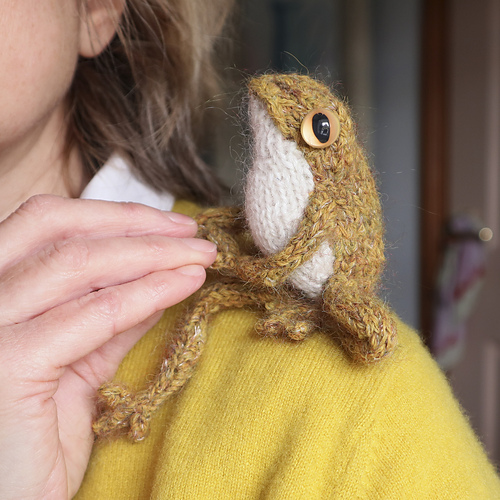 Ravelry: Frog pattern by Claire Garland