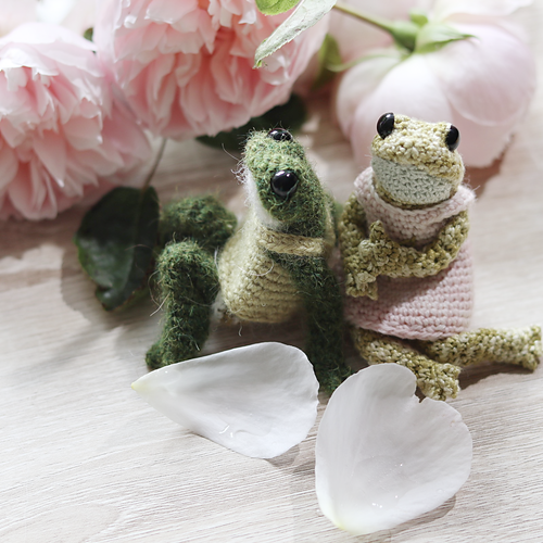 Ravelry: Crocheted Frog pattern by Claire Garland