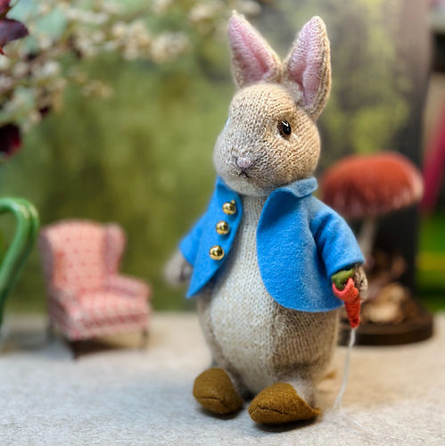 Ravelry: Peter Rabbit pattern by Claire Garland