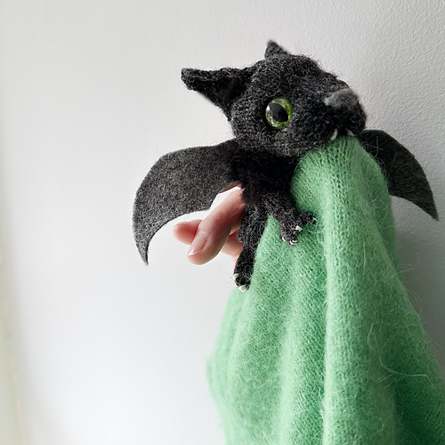 Ravelry: Bat-Cat hybrid pattern by Claire Garland