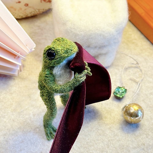 Ravelry: Green Frog pattern by Claire Garland