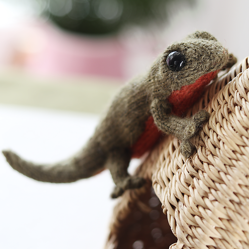 Ravelry: Newt pattern by Claire Garland