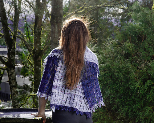 Ravelry: Creemee Swirl Shawl pattern by Donna Druchunas