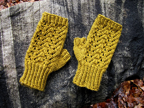 Ravelry: Raleigh Mitts pattern by Rebecca Shepler