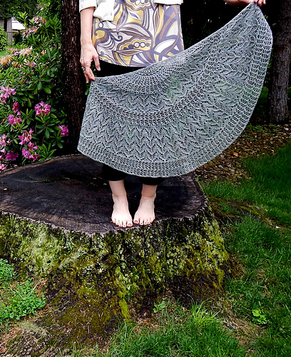 Ravelry: A Pretty Little Shawl pattern by Rebecca Shepler