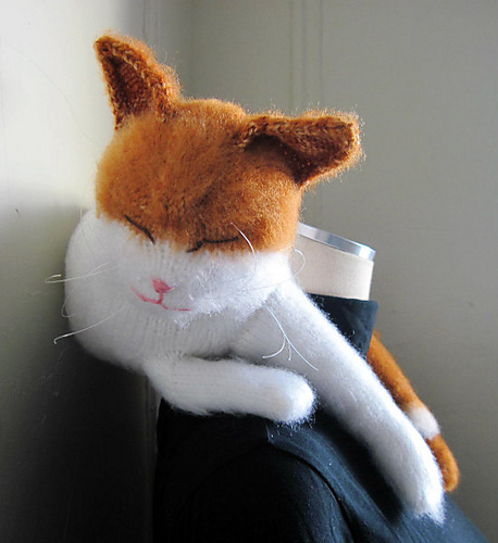 Ravelry: Belang the Neck Pillow Cat pattern by Dyah Dyanita