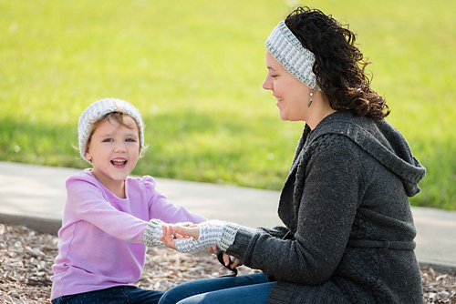 Ravelry: Toasties Earwarmer/Wristwarmer Set pattern by Liz Acker