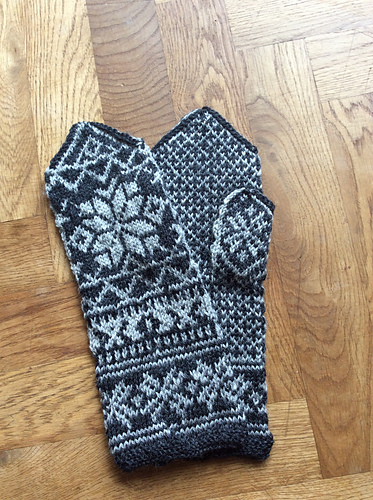 Ravelry: Pia pattern by Solveig Larsson