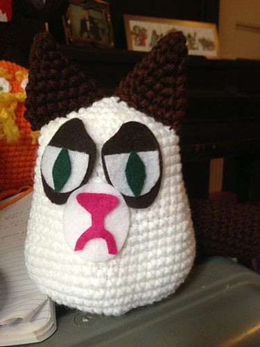 Ravelry: Grumpy Cat pattern by Maz Kwok