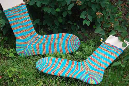 Ravelry: EasyPeasy Left-Right Socks pattern by Jutta Schneider