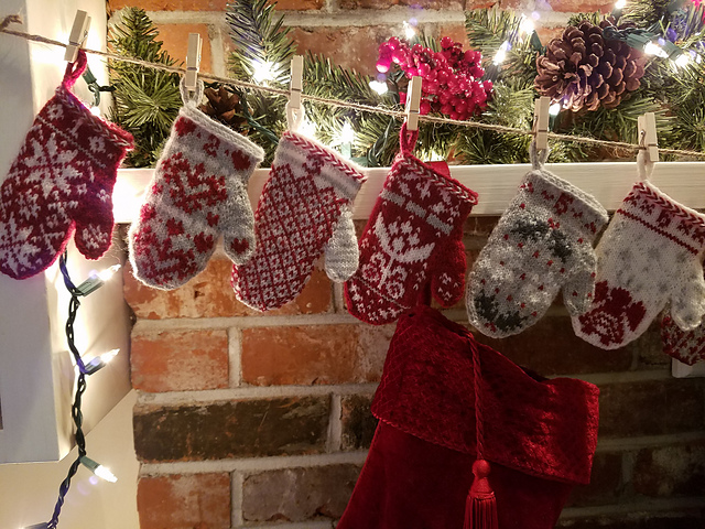 Ravelry: ejchristian86's Christmas Mitten Garland
