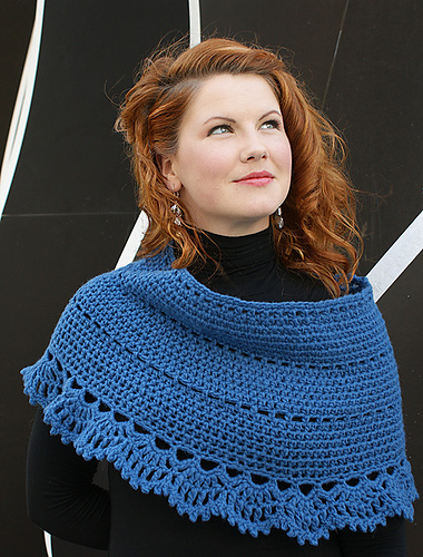 Ravelry: Cowl with Scallop Picot Edging pattern by Flora Yang