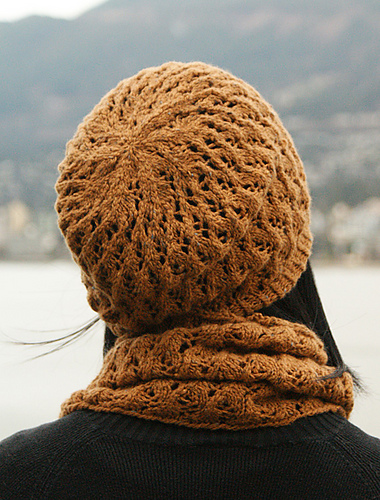 Ravelry: Modern Vintage Hat and Cowl pattern by Petra Hoy