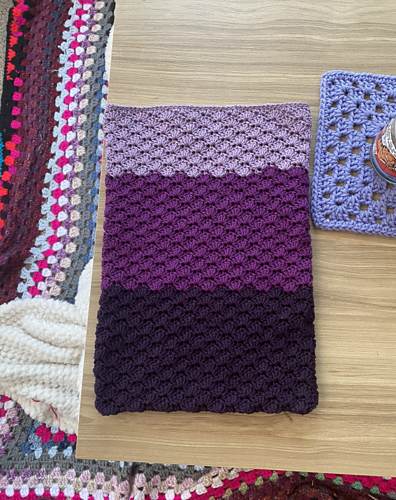 Ravelry: Shell Laptop Cover pattern by Em Rose