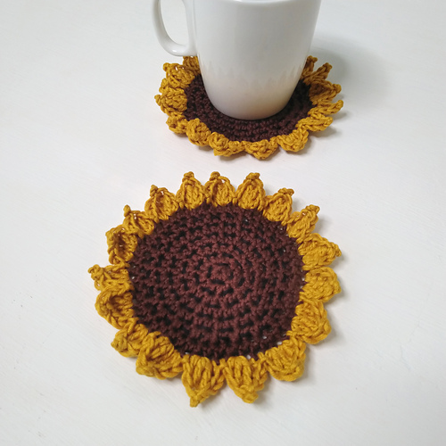 Ravelry: Sunflower Coaster pattern by Elena Maksimova