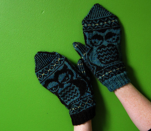 Ravelry: owlie owl mittens pattern by Betsy Farquhar