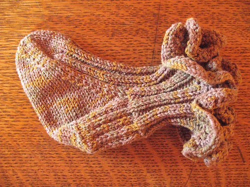 Ravelry: Maizy Ruffled Socks pattern by Laura Andersson