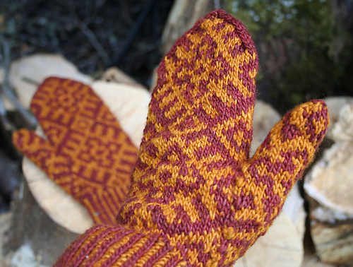 Ravelry: Komi-inspired mittens pattern by Ellen Wixted