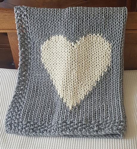 Ravelry: Chunky intarsia heart motif crib/pram blanket pattern by Ellie ...
