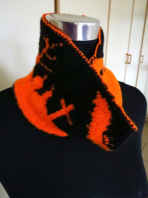 Ravelry: Macabre Halloween Cowl pattern by Ellie Coetzee