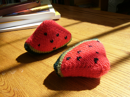 Ravelry: knitted watermelon pattern by Elaine Simper