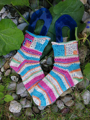 Ravelry: Patch Socks pattern by minja's