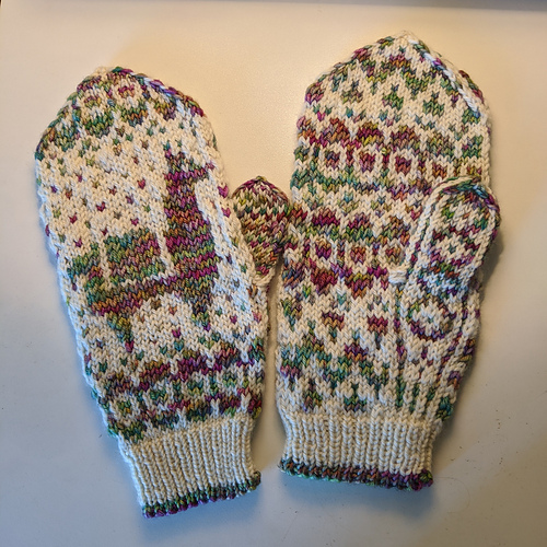 Ravelry: Lallama Mittens pattern by Elizabeth Lubowitz