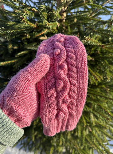 Ravelry: Aava lapaset pattern by Emilia Neuloo