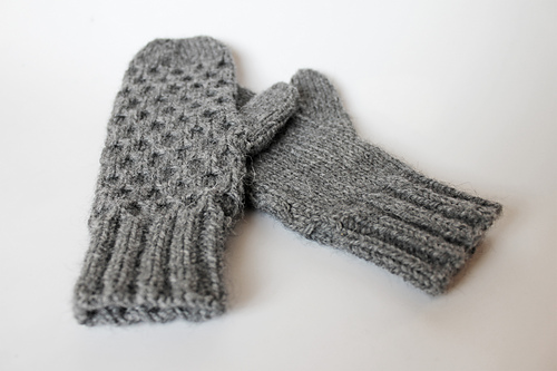 Ravelry: Light honeycomb mittens pattern by EmilieF
