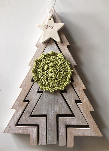 Ravelry: 2018 Advent Table Runner pattern by Emma Wilkinson