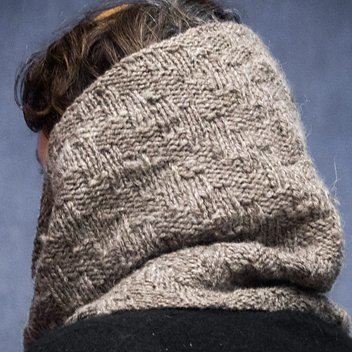 Ravelry: Diagonal Textured Cowl pattern by Valérie Leroux
