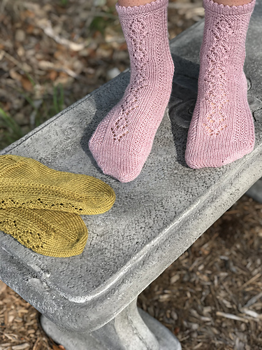 Ravelry: Blooming Tulip Socks pattern by Emily Weller