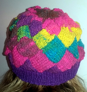 Ravelry: Kureopatora Entrelac Hat pattern by Bonnie Groening