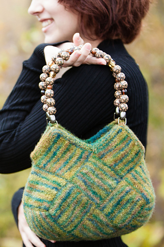 Ravelry: Quilt-Inspired Bag in Entrelac pattern by Gwen Bortner