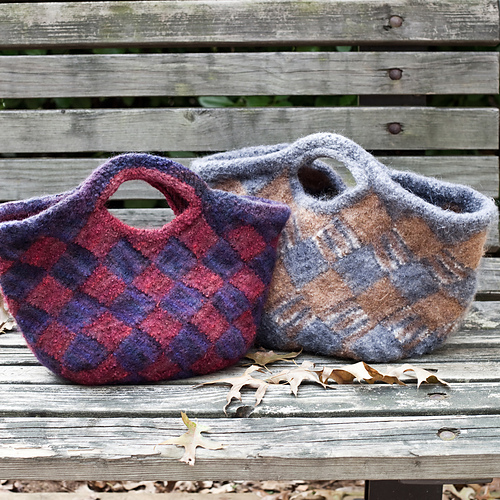 Ravelry: Grab and Go Bag pattern by Gwen Bortner