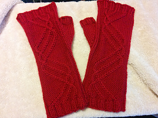 Ravelry: epersonae's Winding Way Mitts