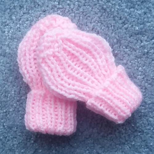 Ravelry: Preemie Pink Mittens pattern by Esther Kate