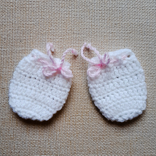 Ravelry: Twinkle Mittens pattern by Esther Kate