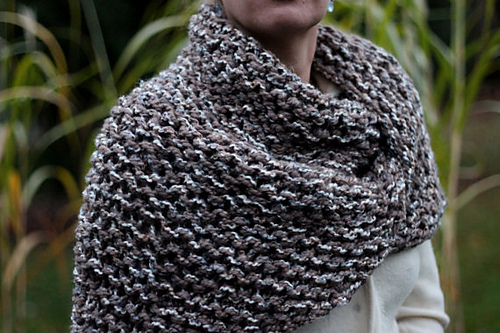 Ravelry: Outlander inspired shawl shoulder wrap pattern by Esther Po