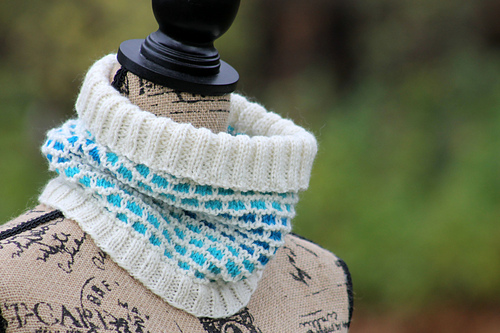 Ravelry: Another Brick Cowl pattern by Gretchen Tracy