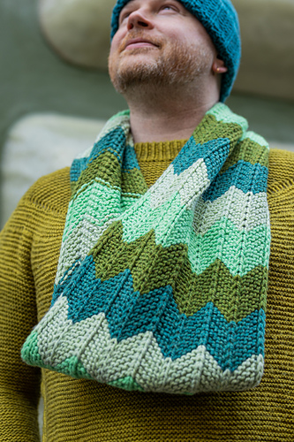 Ravelry: Retro Chevron Cowl pattern by Stephen West