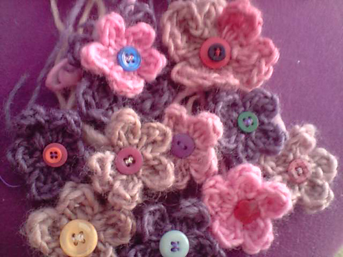 Ravelry: pretty crochet flowers pattern by fayknits3