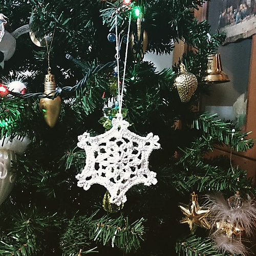 Ravelry: Flower Star Snowflake pattern by Thata Pang