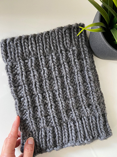 Ravelry: Snow Cowl pattern by Alessia Bartolomeo