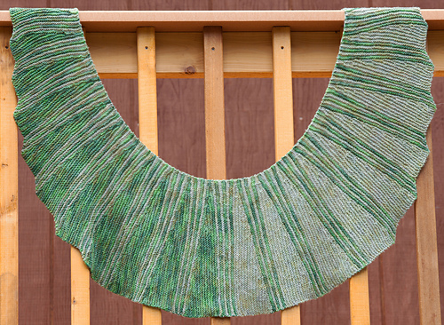Ravelry: Lolo Shawl pattern by Rickie van Berkum