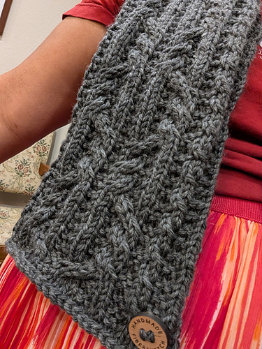 Ravelry: My cosy cable scarf pattern by La boutique de Jeanne